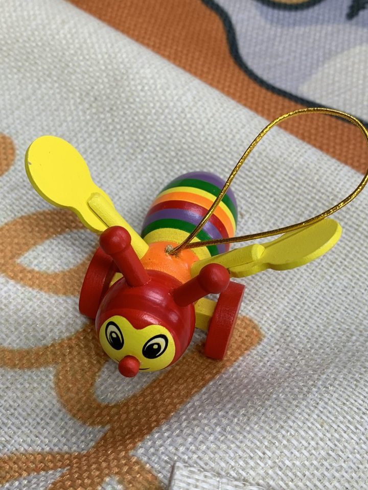 Magnetic bee - aristaeus honey