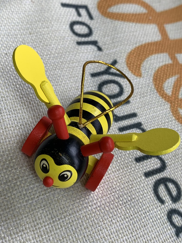 Magnetic bee - aristaeus honey